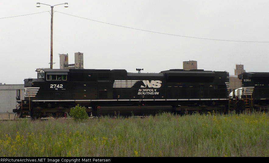 NS 2742